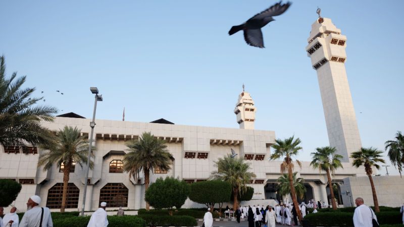 Mosques of Mecca: Perform all the Holy Rituals and Prayers for a Divine ...