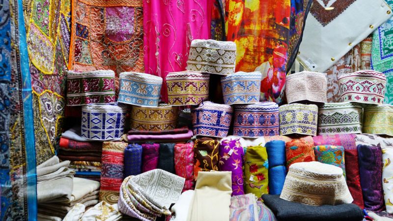 Shopping in Oman: Get an Appreciable Gift for your Loved Ones